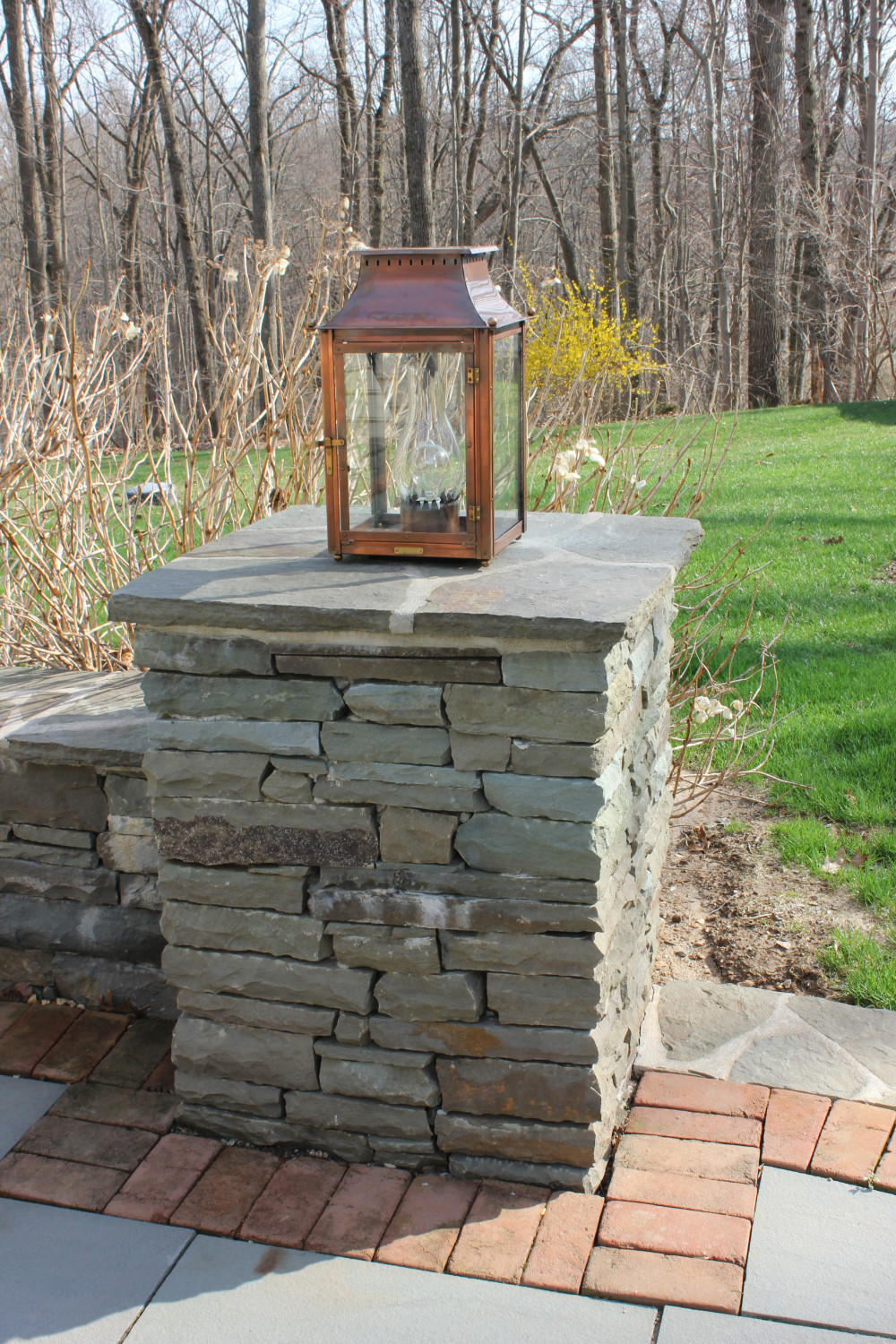 Williamsburg Low Profile Column Mount