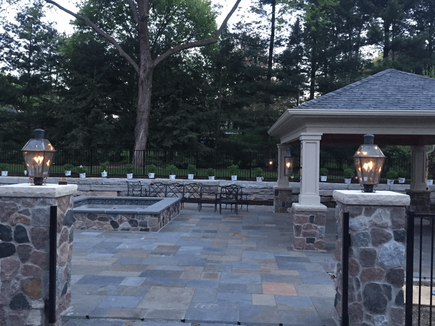 French Quarter® Column Mount