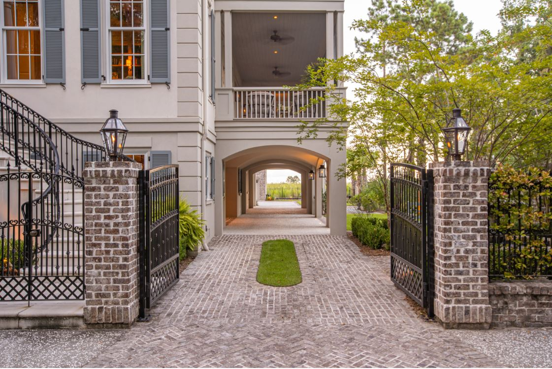 Six-Sided French Quarter® Post/Column Mount