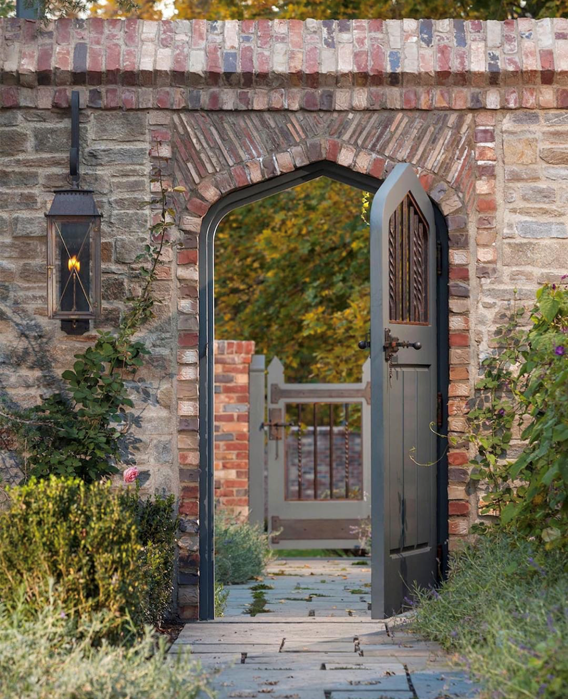 Coach House® Tudor Scroll