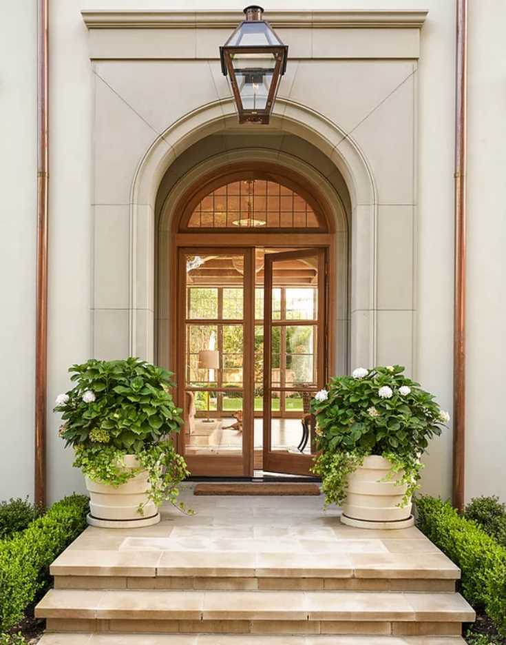 Dallas Home Blends Comfort and Style | Bevolo