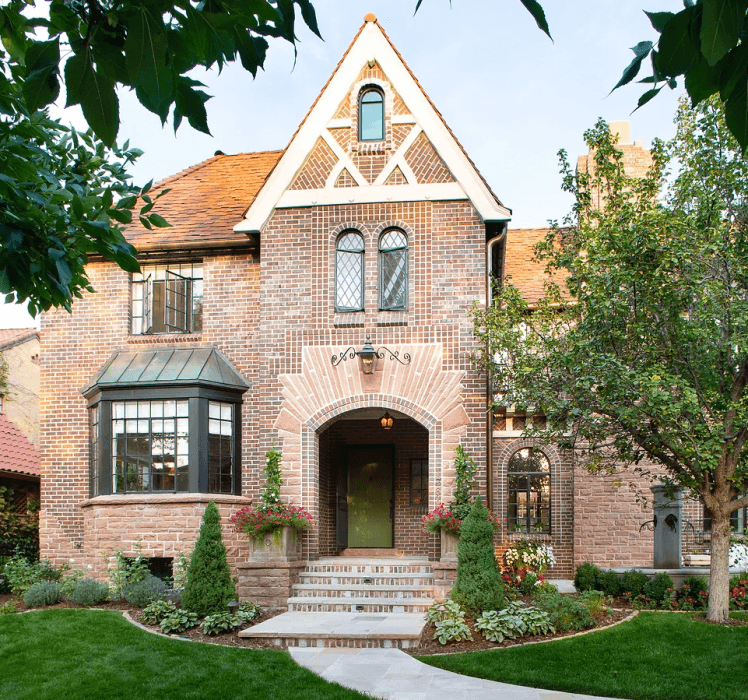 London Street Reverse Scroll Mustache